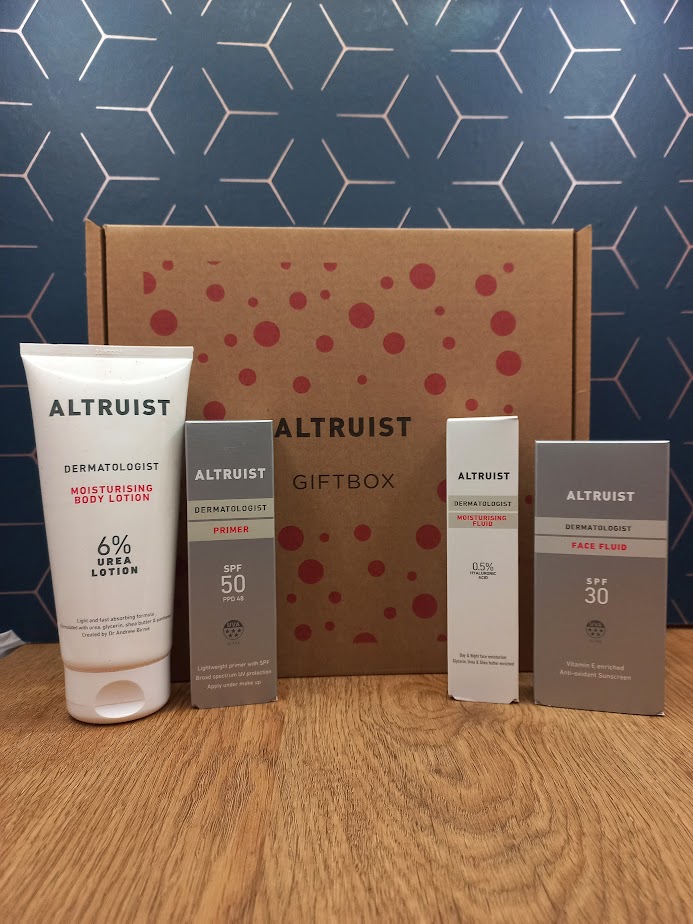 Altruist Christmas Box – The Review Studio