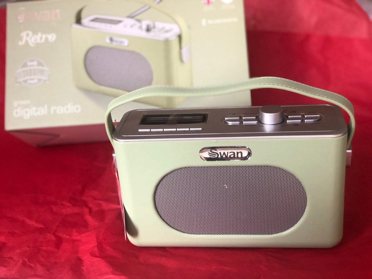 Swan Retro DAB Radio – The Review Studio